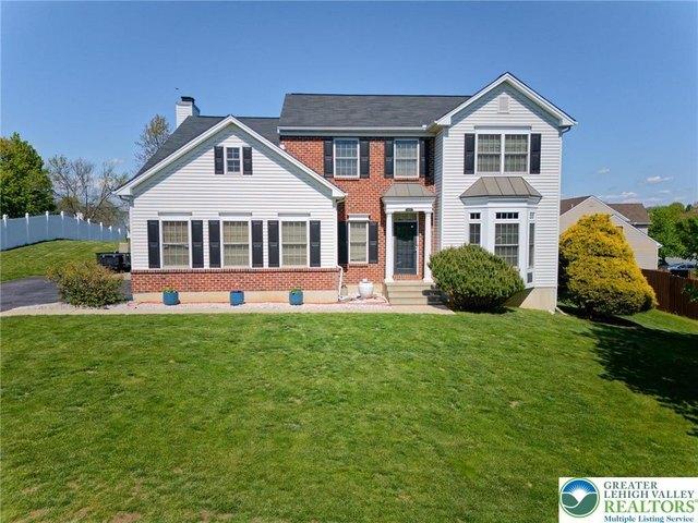 4217 Shadowstone Dr, Forks Township, PA 18040