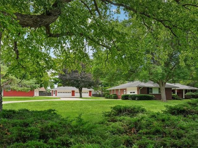 4217 86th St, Urbandale, IA 50322