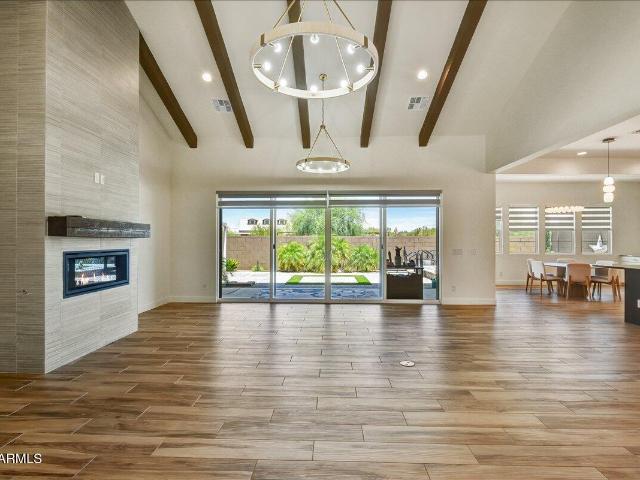4218 e desert vista trail