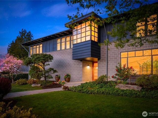 4218 92nd Ave NE, Yarrow Point, WA 98004