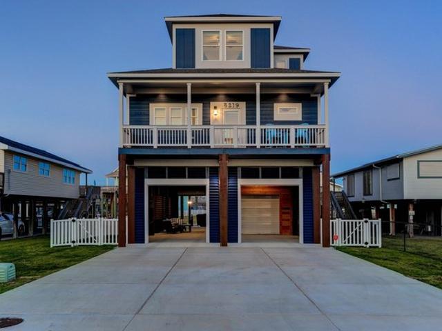 4219 Nueces Dr, Galveston, TX 77554