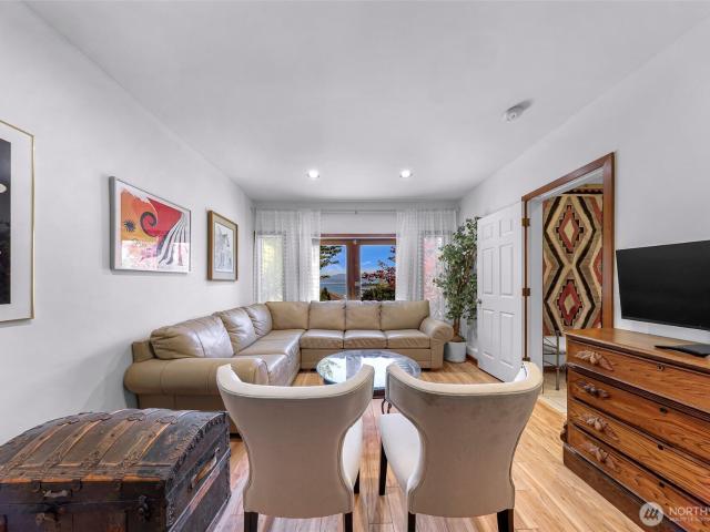 4210 Brant Circle