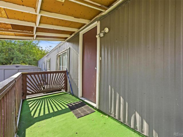4210 E 100th