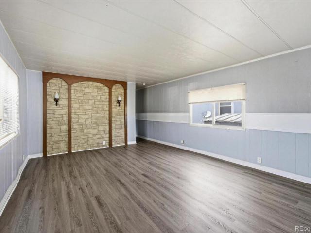 4210 E 100th