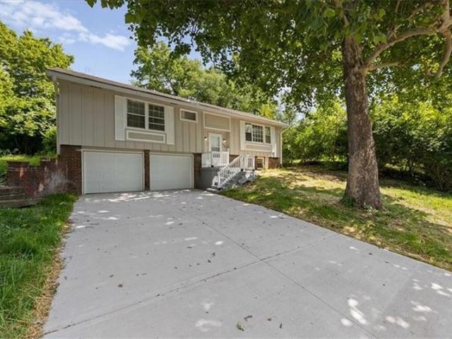 4210 E 53rd St, Kansas City, MO 64130