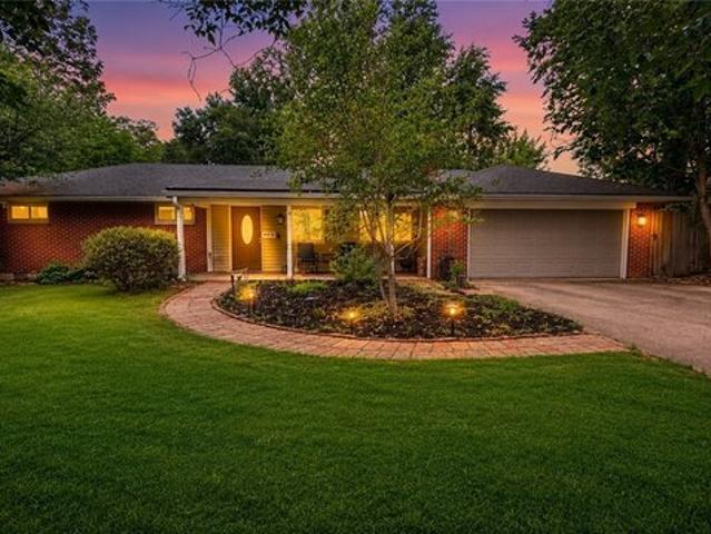 4210 White Oak Dr, Beavercreek, OH 45432