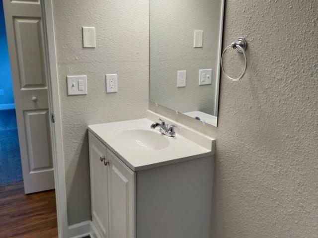 4210 4230 SW View Point Terrace 1 Bedroom Apartment for Rent at 4210 Sw View Point Ter, Portland, OR 97239 Homestead