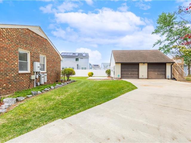 4211 Redfern LN