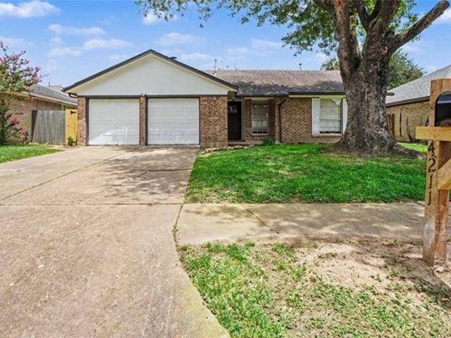 4211 Thunder Bay Dr, Pasadena, TX 77504
