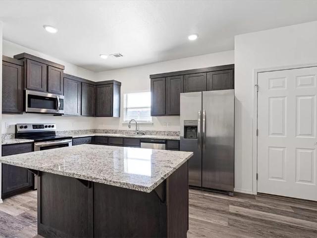 4211 W Santa Fe Square 1 & 2