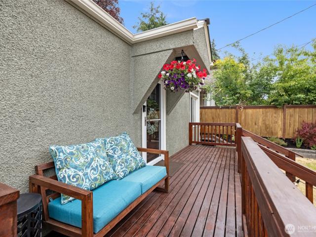 4212 N 27th