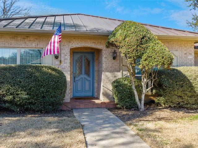4212 Lake Vista Dr, Benbrook, TX 76132 | MLS #21125