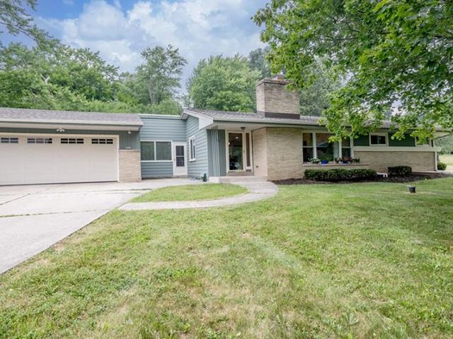 4212 W Scenic Ave, Mequon, WI 53092