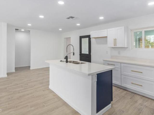 4213 N 18th St, Phoenix, AZ 85016