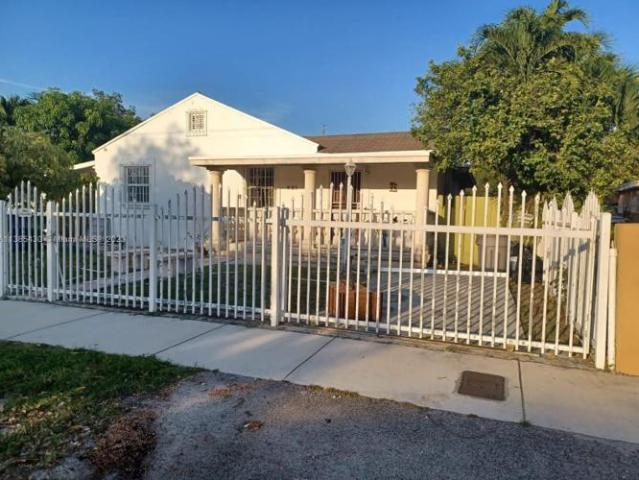 421 33rd Ave NW, Miami, FL 33125