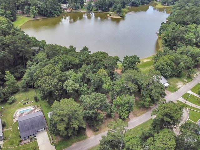 421 Columbia River Rd, Conroe, TX 77316