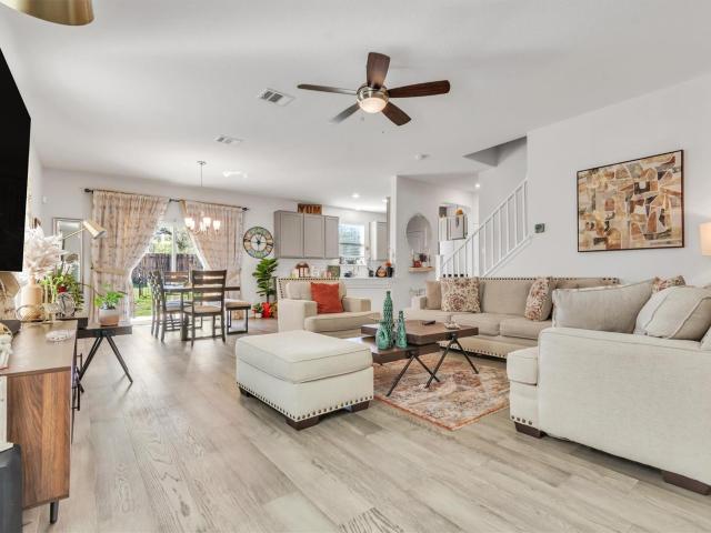 421 Conchillos Dr