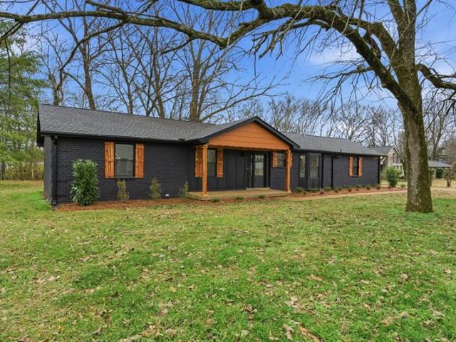 421 Clifton Dr, Goodlettsville, TN 37072