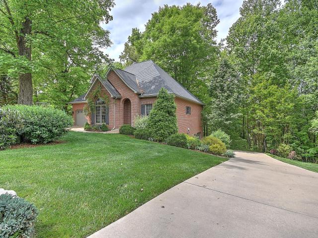 421 Arrowhead Drive
