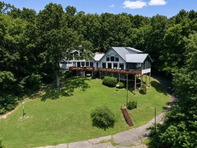 421 Bluff Point Ln, Waverly, TN 37185