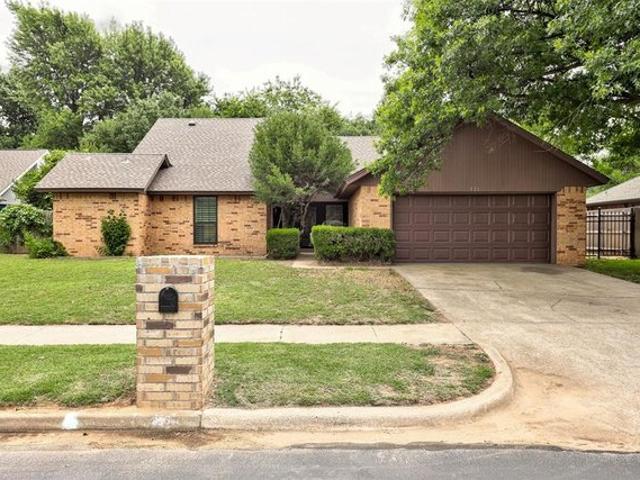 421 Golden Oaks Dr, Norman, OK 73072