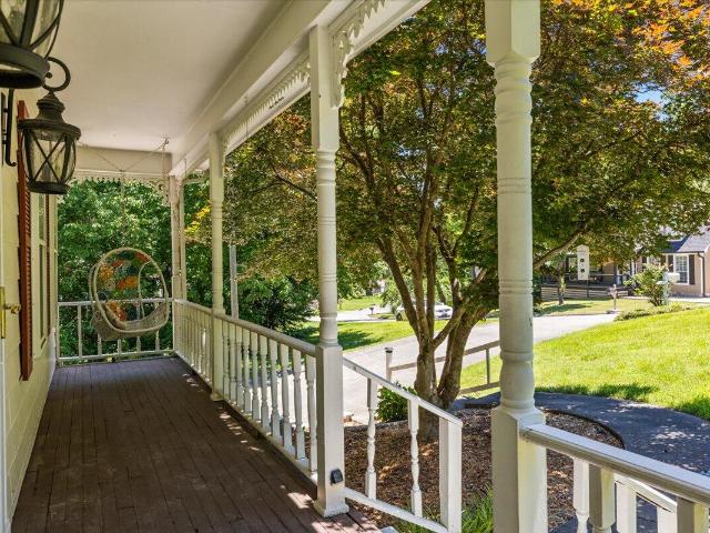 421 Golden Oaks Drive