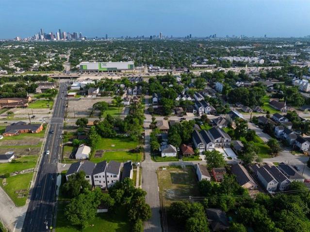 421 E 34th St, Houston, TX 77018