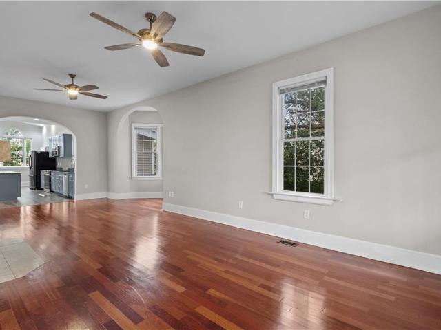 421 E Pembroke AVE