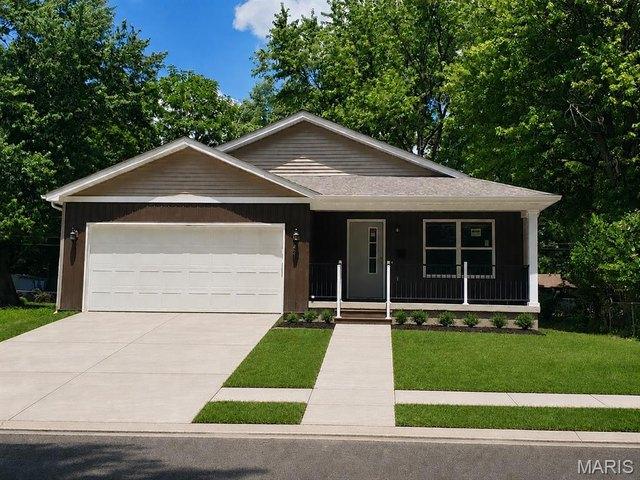 421 E Schuetz St, Lebanon, IL 62254