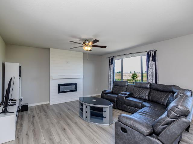 421 Fireside Drive NW