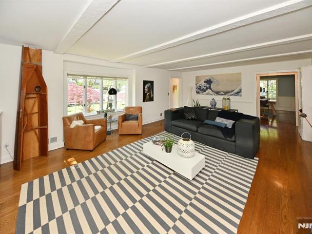 421 Hawthorne Place