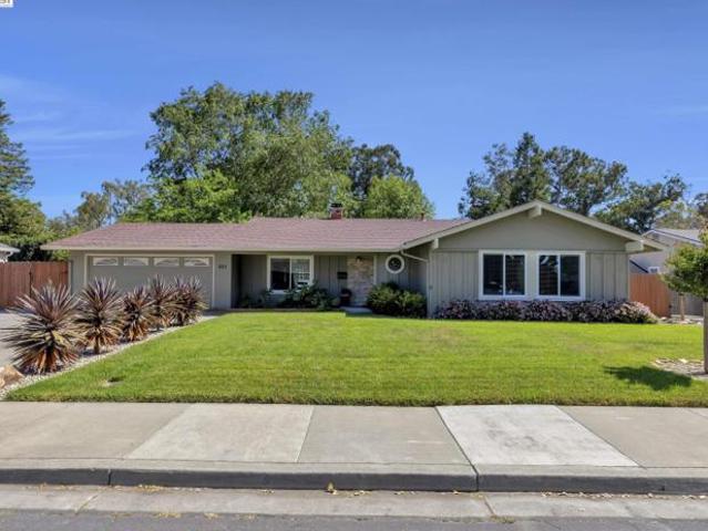 421 Hummingbird Ln, Livermore, CA 94551