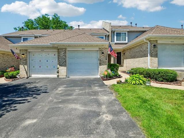 421 Lakeview Cir, Bolingbrook, IL 60440