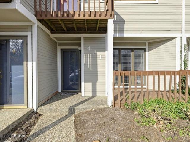 421 Ledgeview Park Dr, Louisville, KY 40206