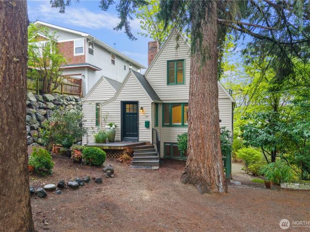 421 N 40th St, Seattle, WA 98103 | MLS #2512 | Compass