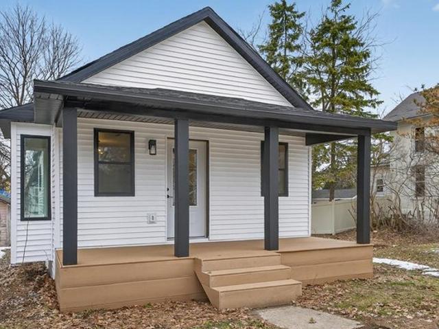 421 N 4th Ave, Sturgeon Bay, WI 54235