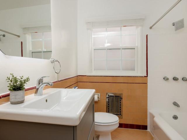 421 N. Doheny Drive Studio Apartment for Rent at 421 N Doheny Dr, Beverly Hills, CA 90210 Beverly Hills
