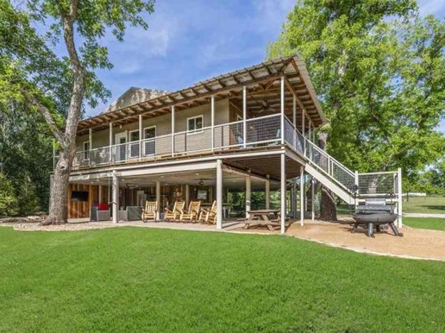 421 N Lazy Bend Rd, Millsap, TX 76066