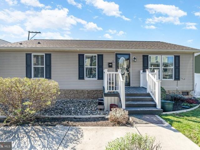 421 N Railroad St, Palmyra, PA 17078