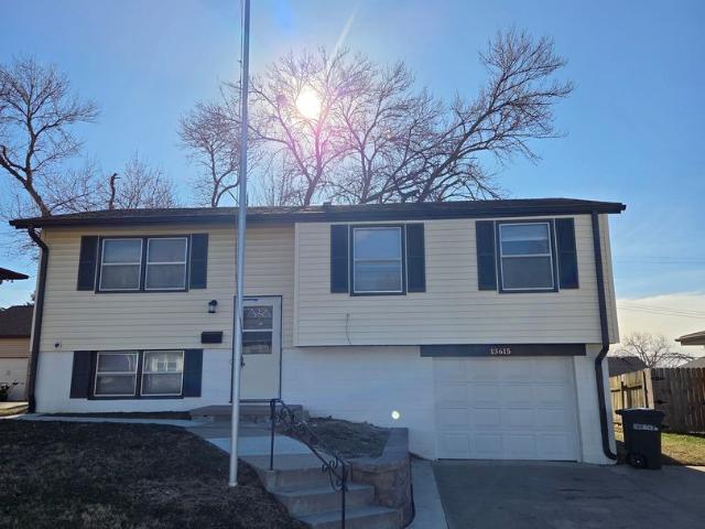 4/2/1 Newly remodeled with fenced in backyard!