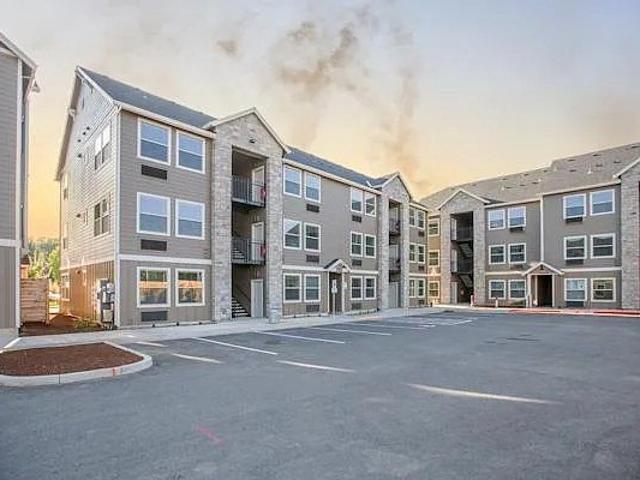 421 NE 80th Ave, Hillsboro, OR 97006