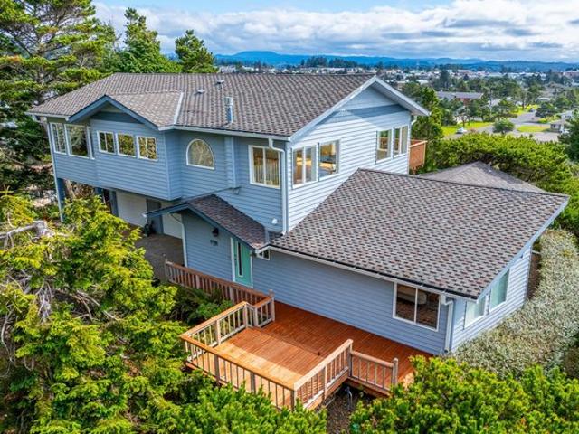 421 NW 13th St, Newport, OR 97365