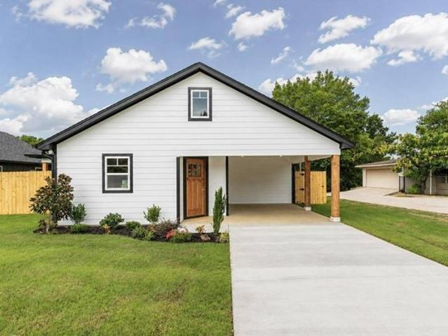 421 S Bonner St, Jacksonville, TX 75766