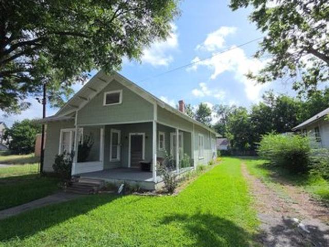 421 S LA Salle St, Navasota, TX 77868