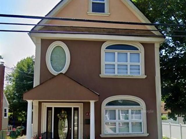 421 Roquette Ave, South Floral Park, NY 11001