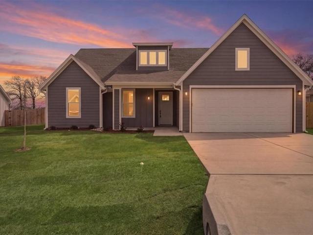 421 Redbud Ln, Tolar, TX 76476