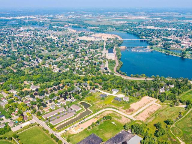 421 Riverview Ridge Pl, Unit 27, Combined Locks, WI 54113 | MLS #50322 | Compass