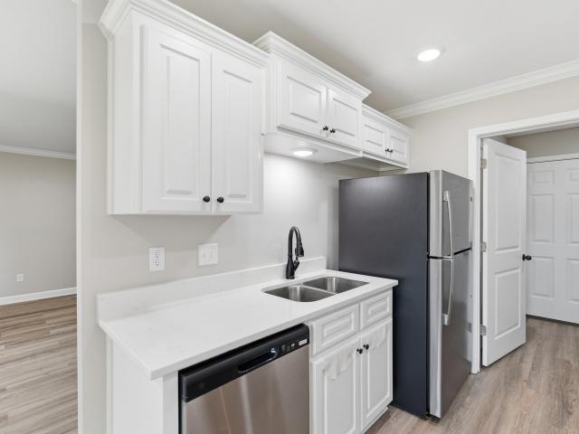 421 W 24Th St