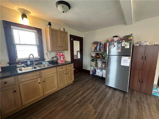 421 W 3RD Street