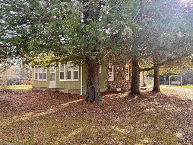 421 W Washington Rd, Farwell, MI 48622